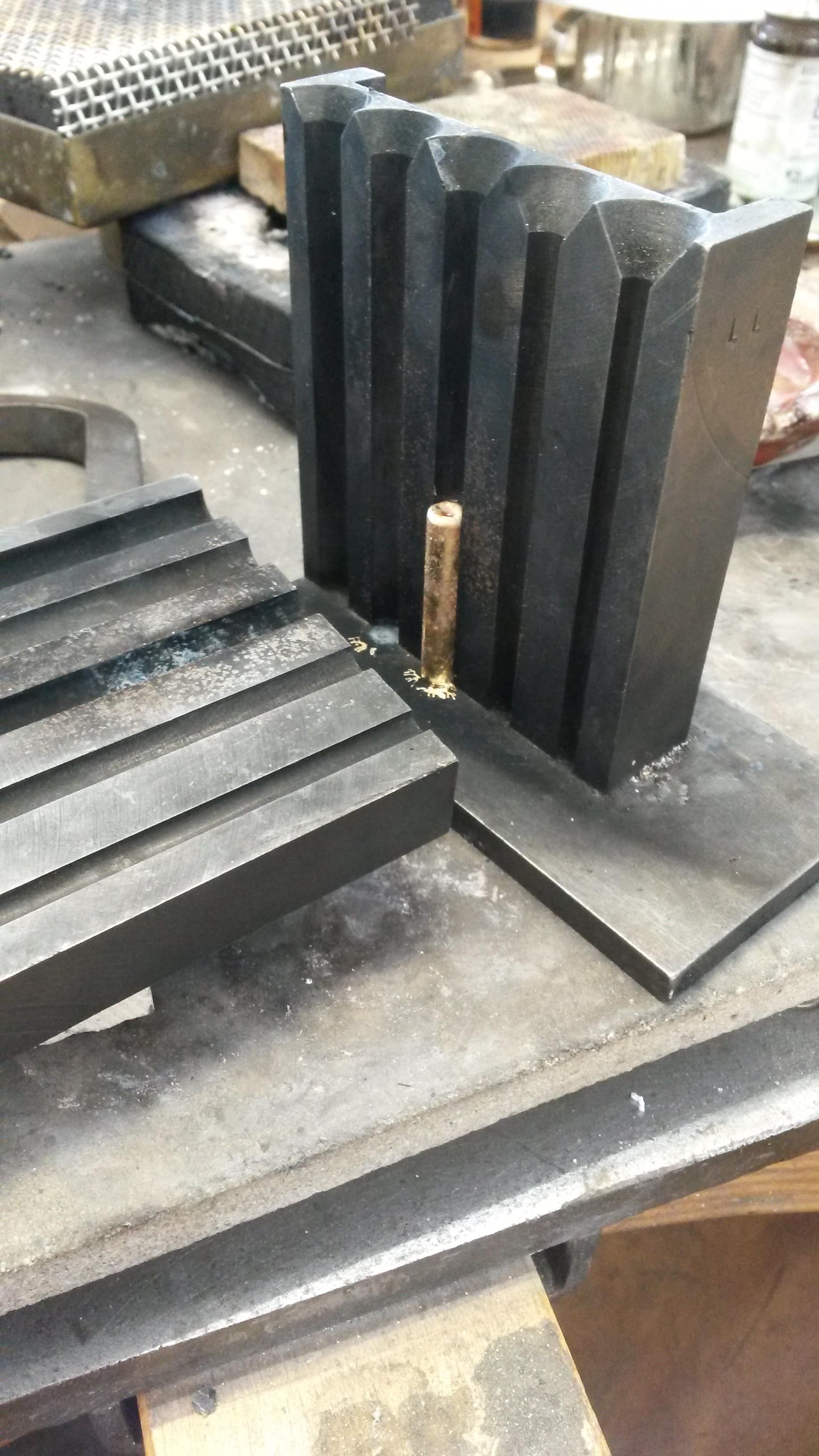 geschmolzenes Gold in der Kokille | Schmuckwerkstatt im Ahrtal